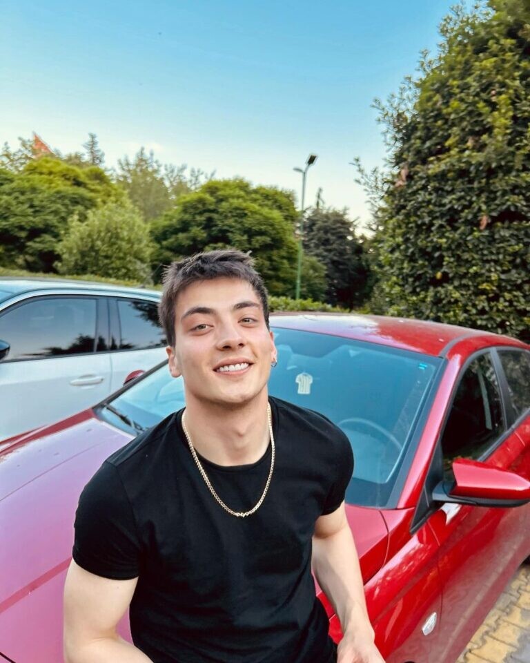 Uzak Şehir Kaya Albora karakterini Atakan Özkaya canlandırıyor - Haber Jet